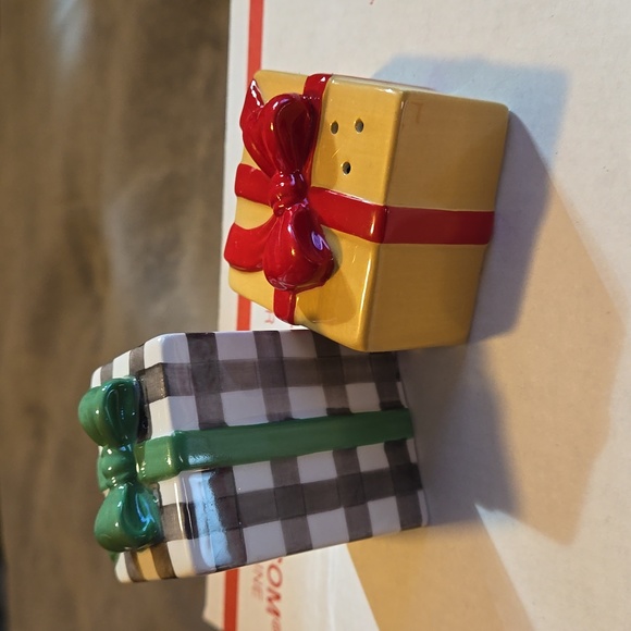 Hallmark | Holiday | New 223 Vip Hallmark Salt Pepper Shakers | Poshmark